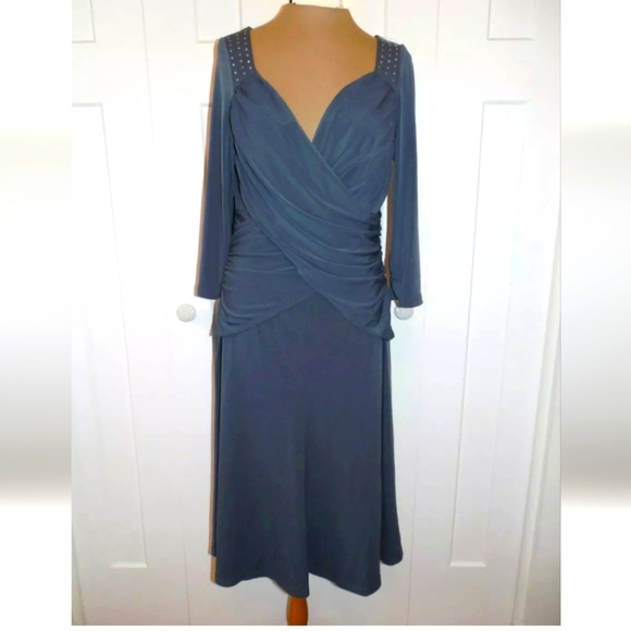 Shape FX | Dresses | Shape Fix Gray Fit Flare Dress 2 34 Sl Sheath ...